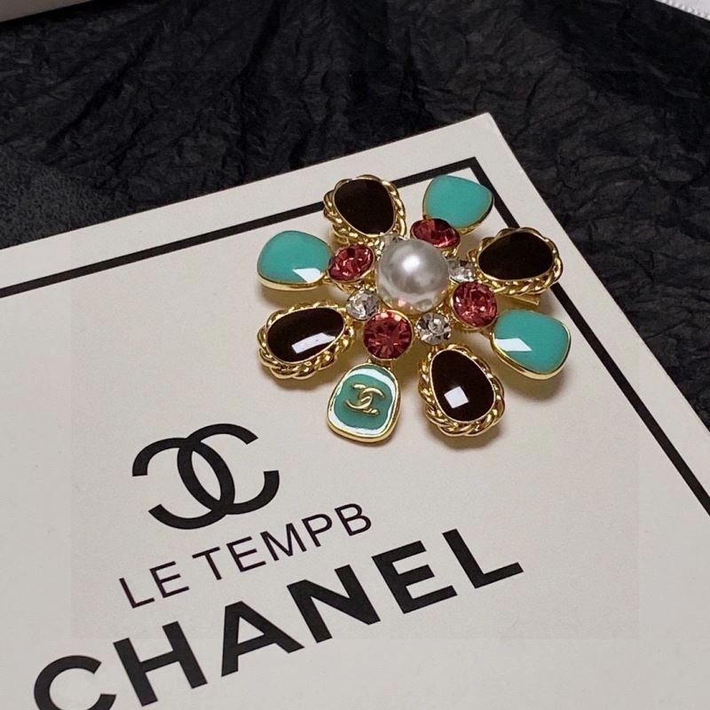 Low-cost Chanel Brooches