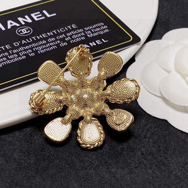 Low-cost Chanel Brooches