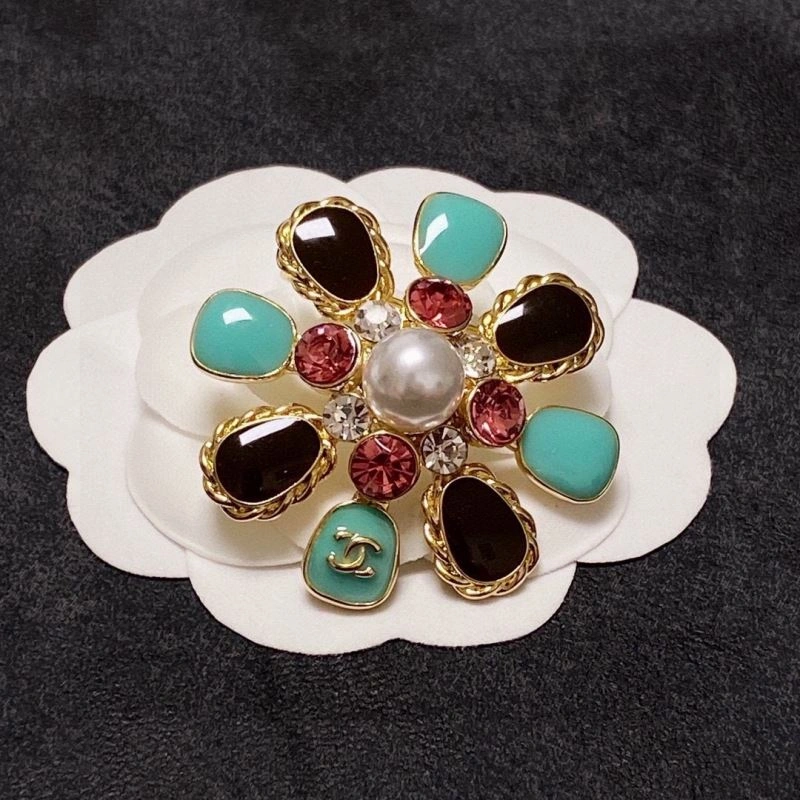 Low-cost Chanel Brooches