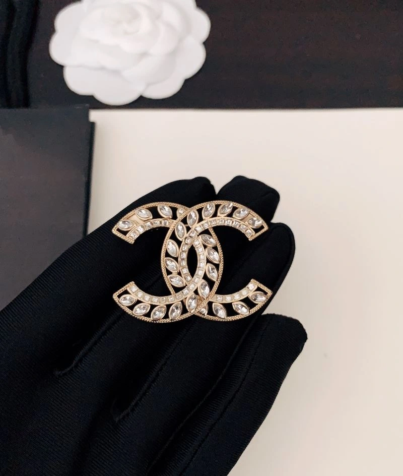 Top match Chanel Brooches