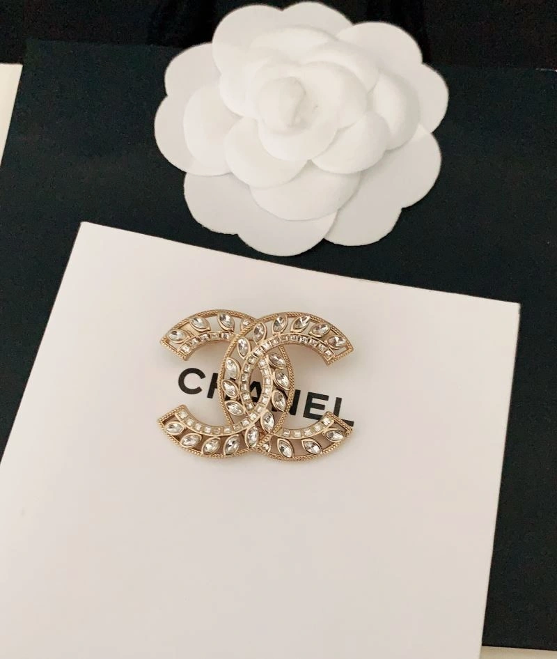 Top match Chanel Brooches