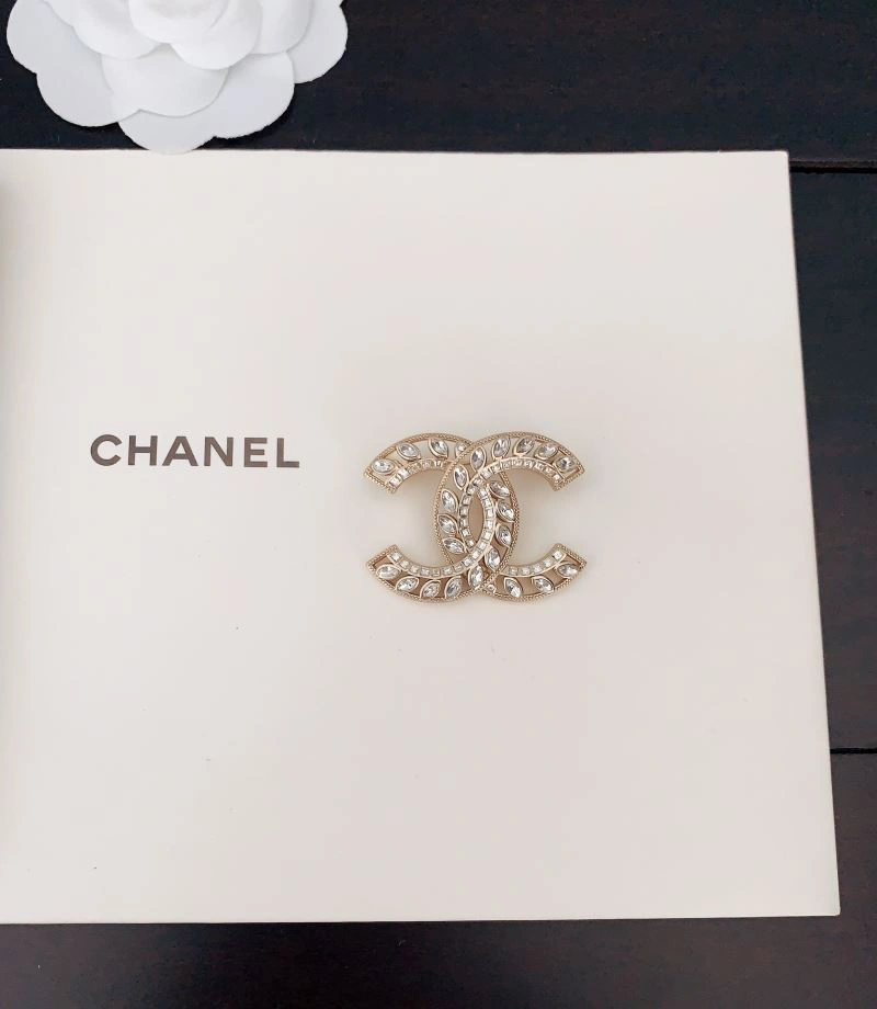 Top match Chanel Brooches