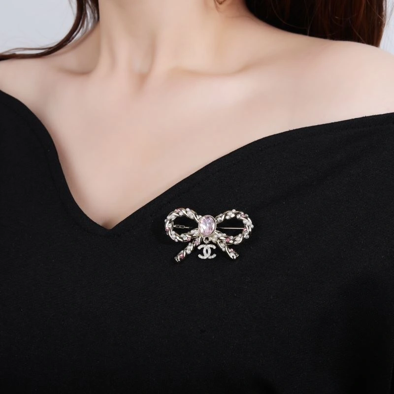 Top match Chanel Brooches