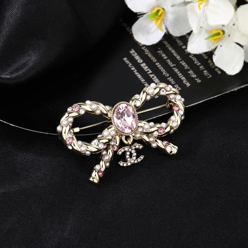 Top match Chanel Brooches