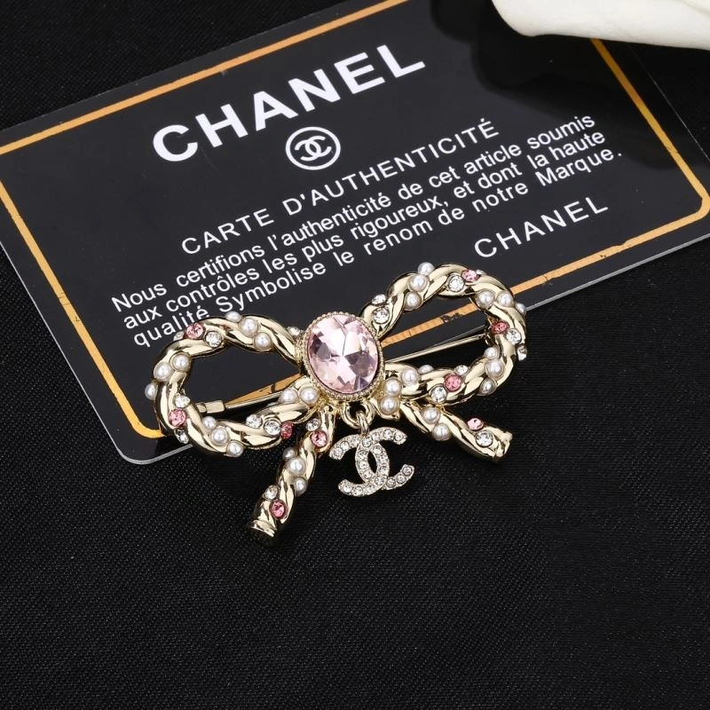 Top match Chanel Brooches