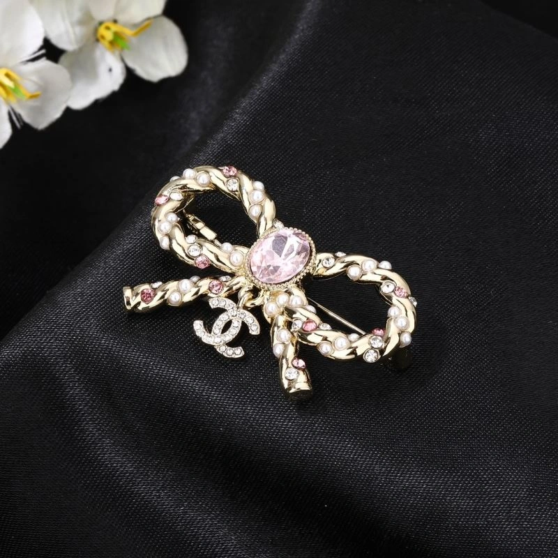 Top match Chanel Brooches