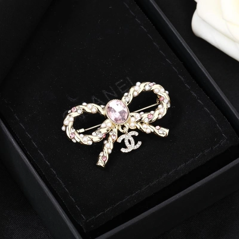 Top match Chanel Brooches