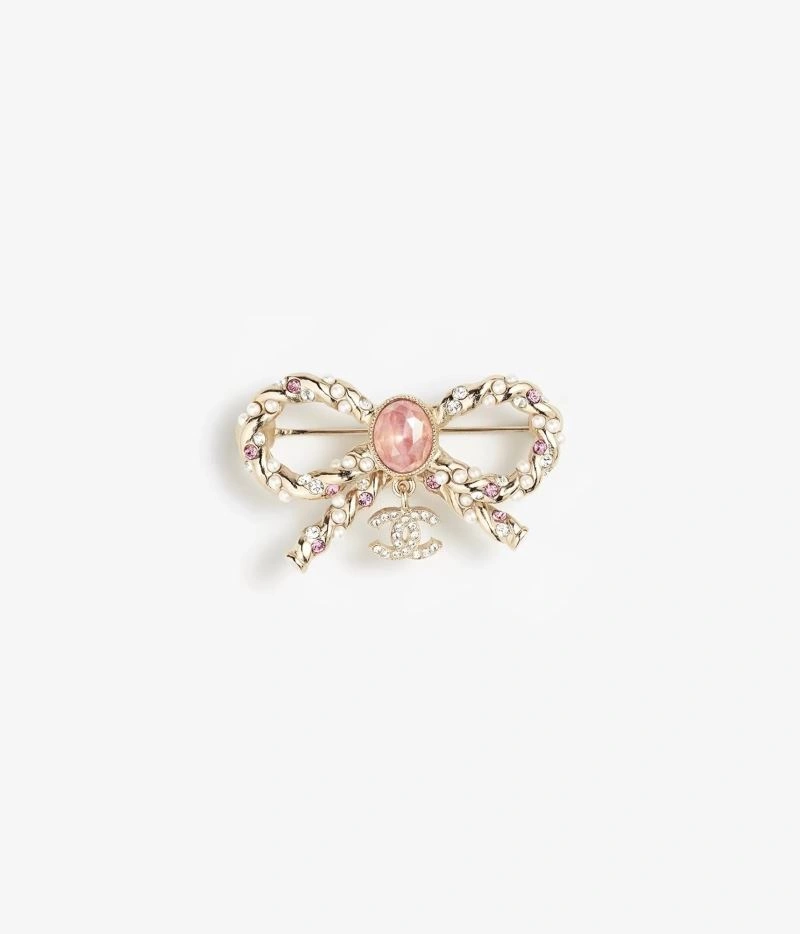 Top match Chanel Brooches