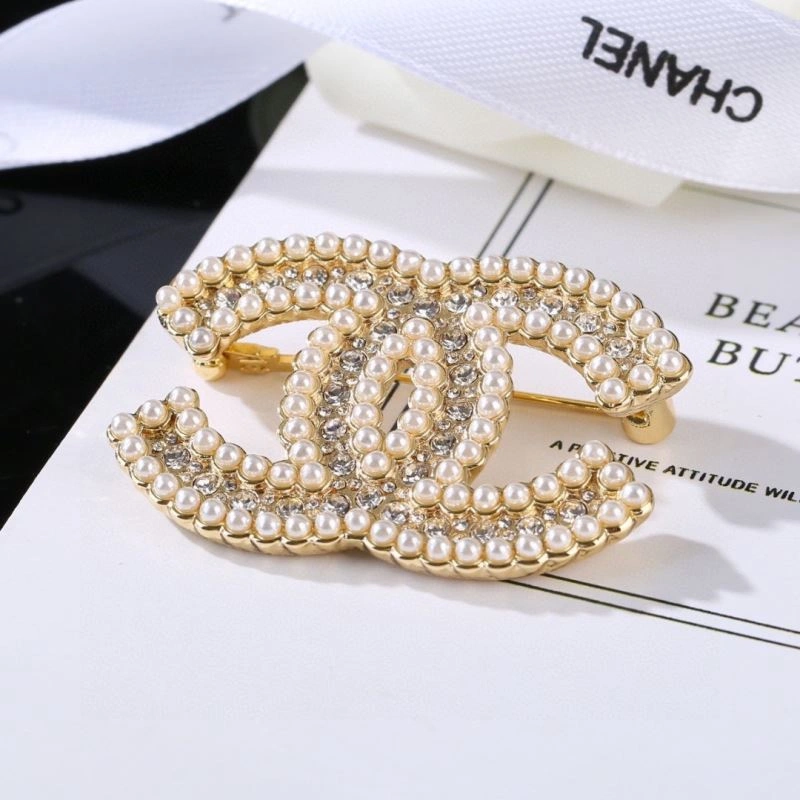 Top mirror Chanel Brooches