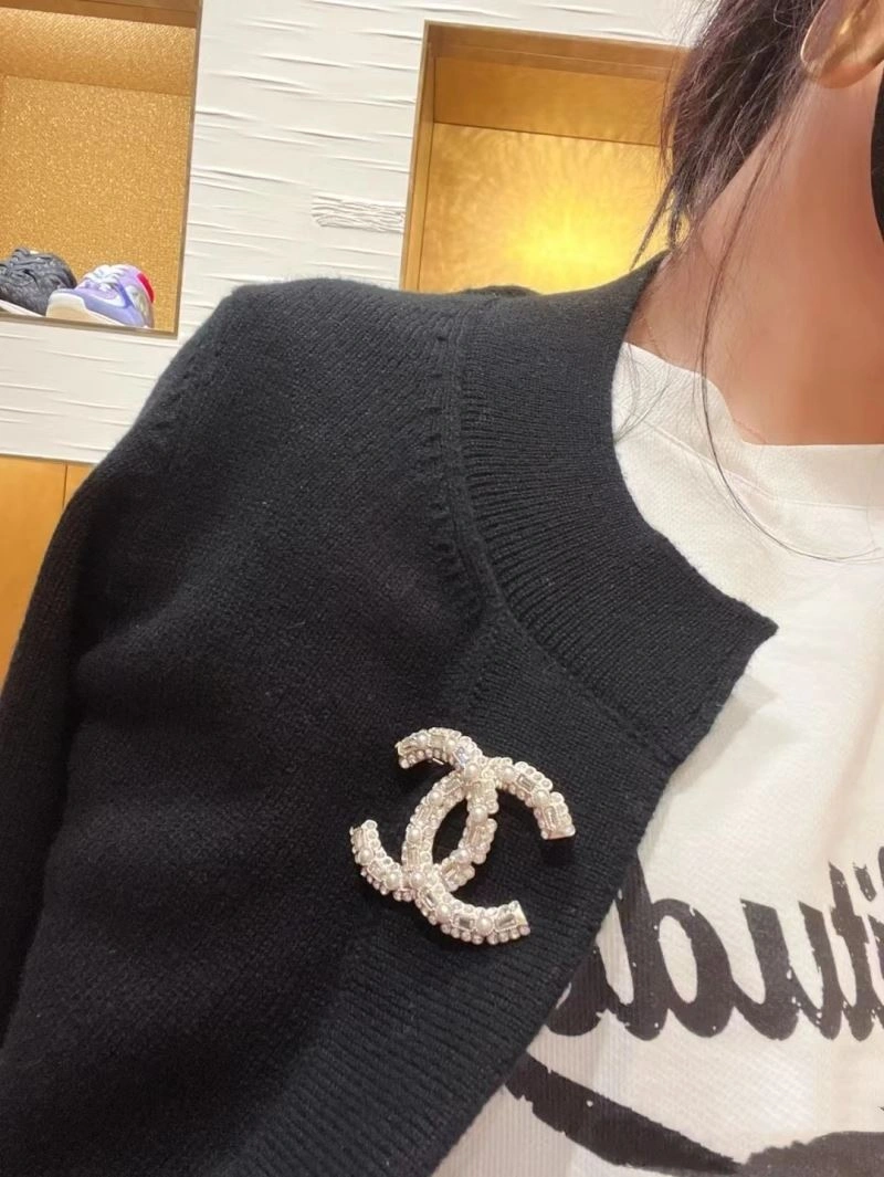 Exact replica Chanel Brooches