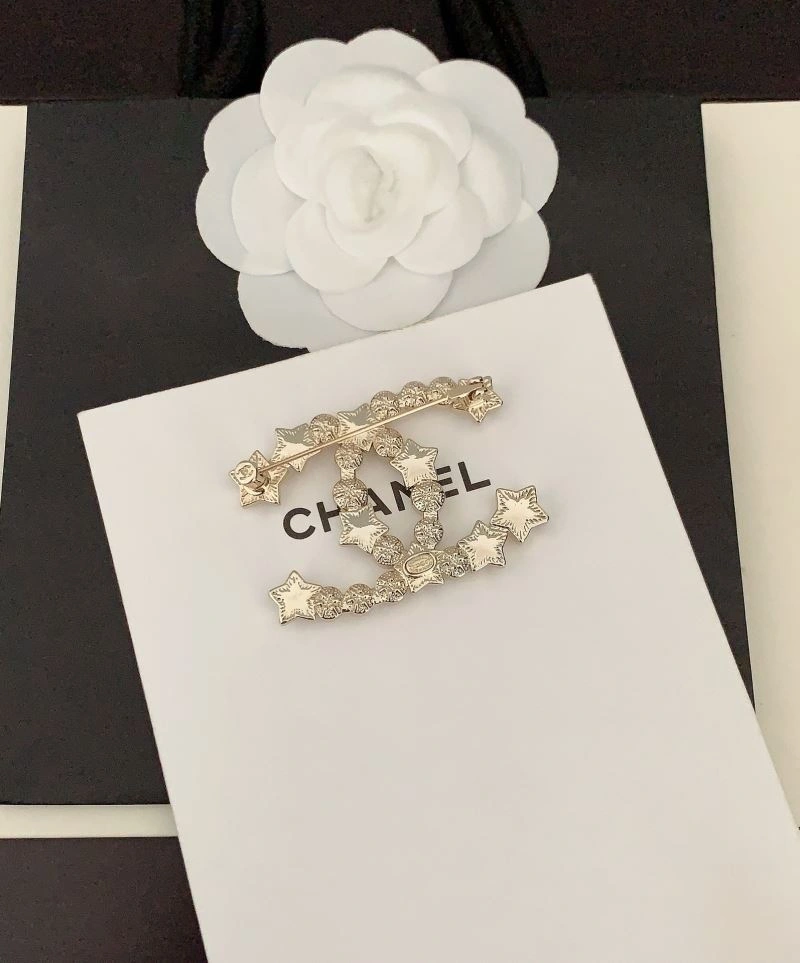 Top mirror Chanel Brooches