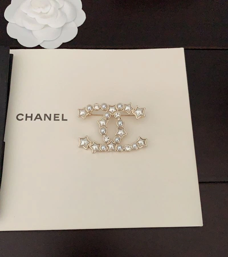 Top mirror Chanel Brooches