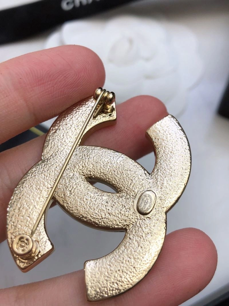 Accurate model Chanel Brooches