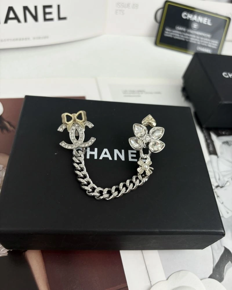 Accurate model Chanel Brooches