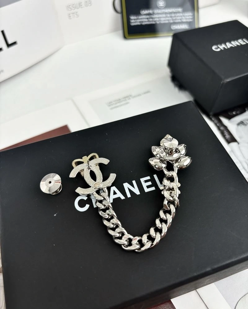 Accurate model Chanel Brooches