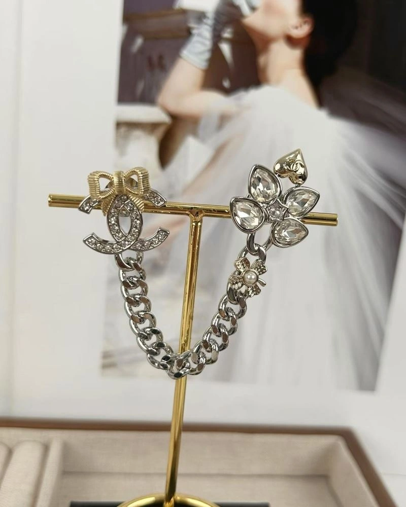 Accurate model Chanel Brooches