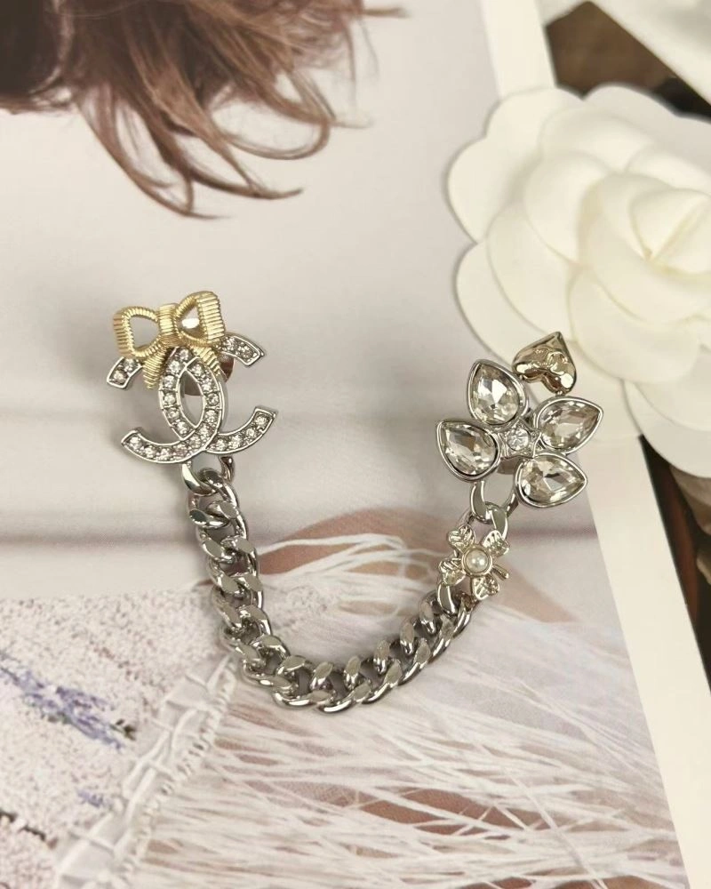 Accurate model Chanel Brooches