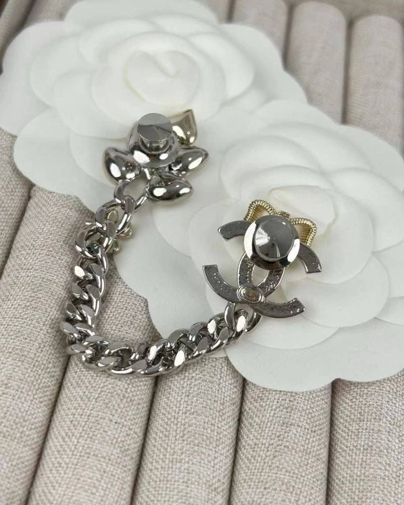 Accurate model Chanel Brooches