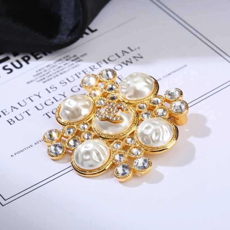 Low-cost Chanel Brooches