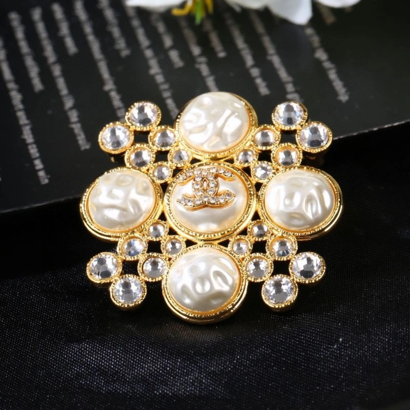 Low-cost Chanel Brooches