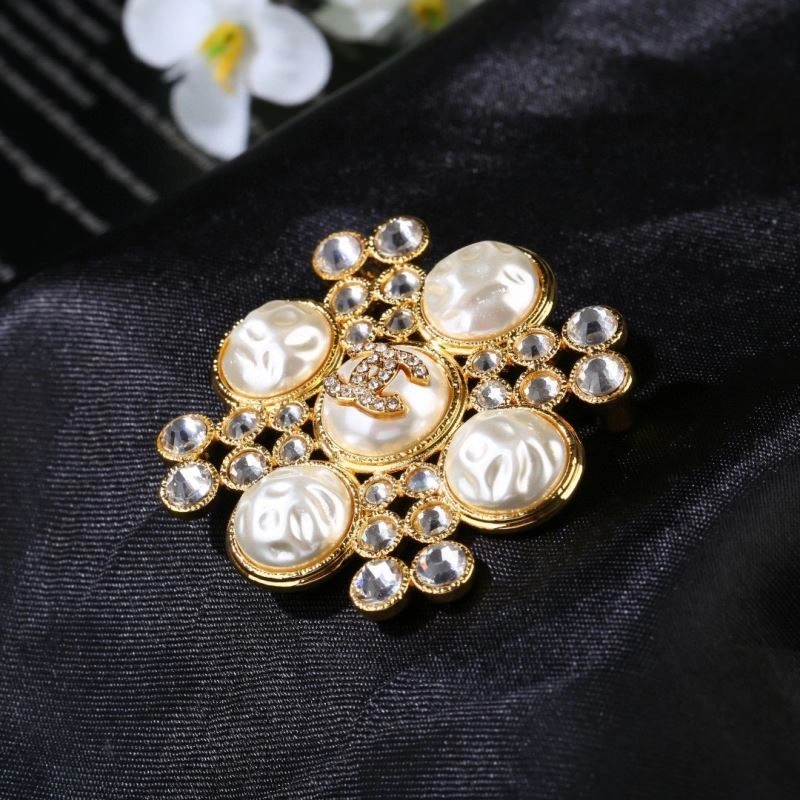 Low-cost Chanel Brooches