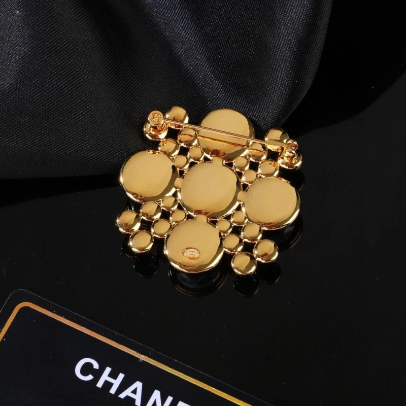 Low-cost Chanel Brooches