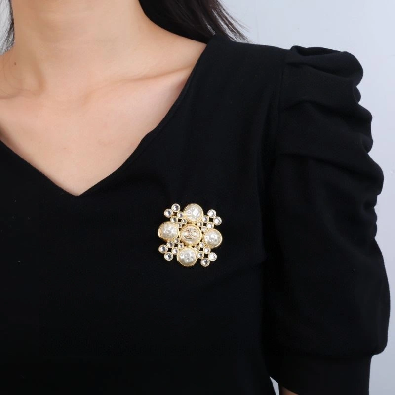 Low-cost Chanel Brooches