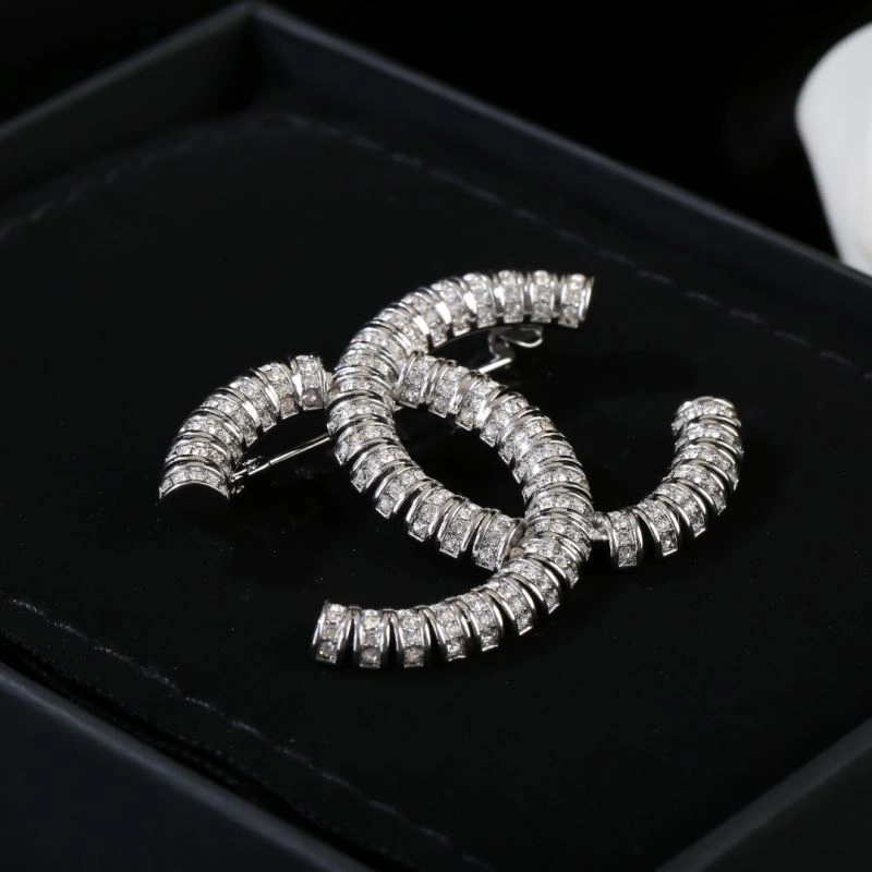 Accurate model Chanel Brooches