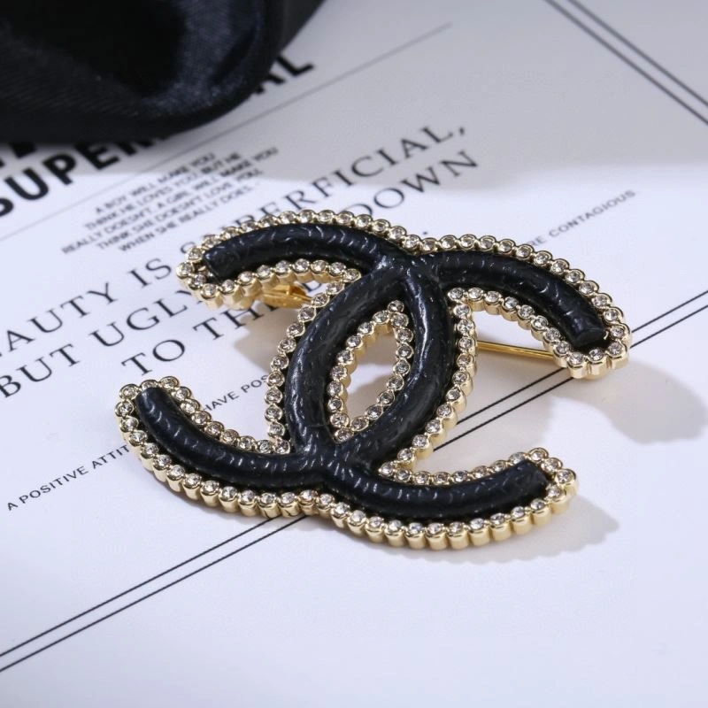 Top match Chanel Brooches