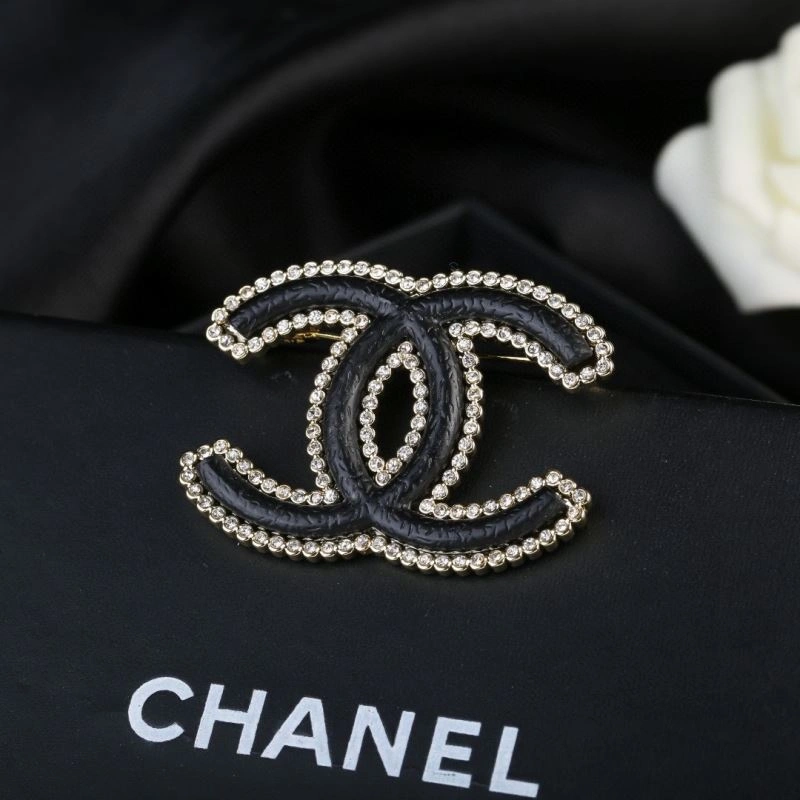 Top match Chanel Brooches