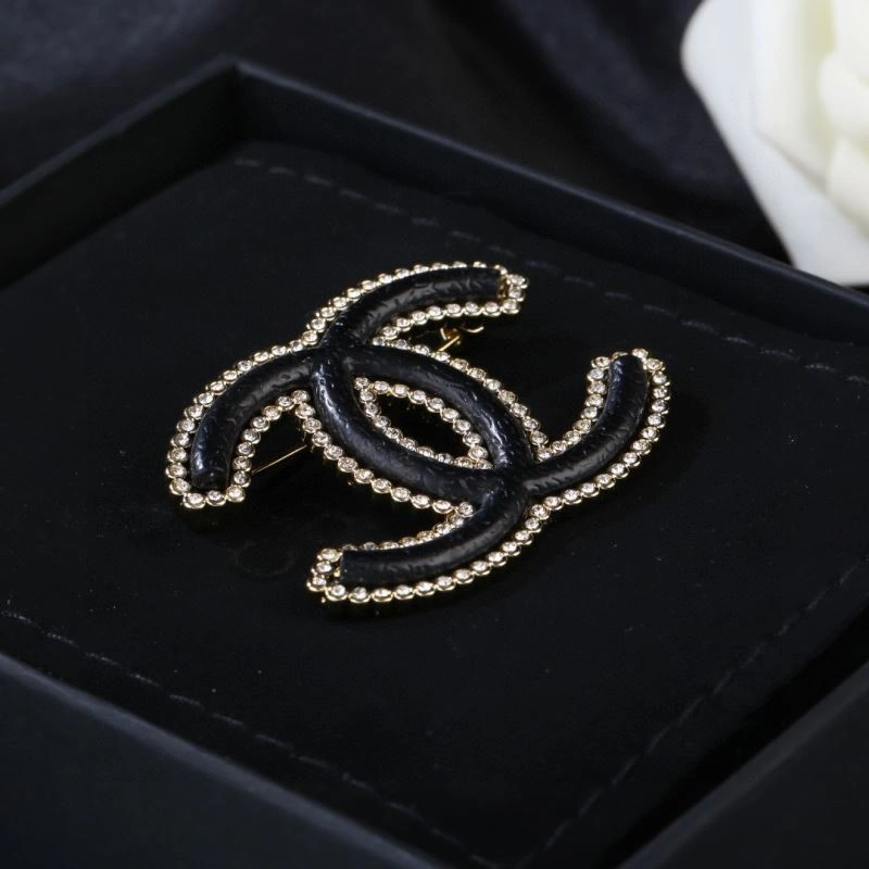 Top match Chanel Brooches