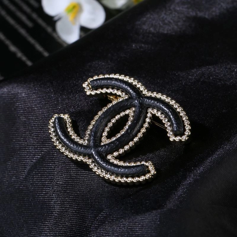 Top match Chanel Brooches