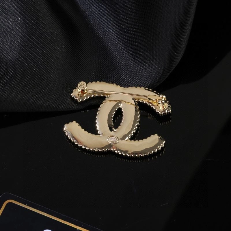 Top match Chanel Brooches
