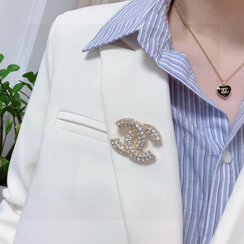 Accurate model Chanel Brooches