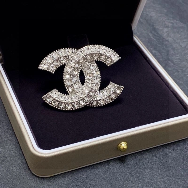 Accurate model Chanel Brooches