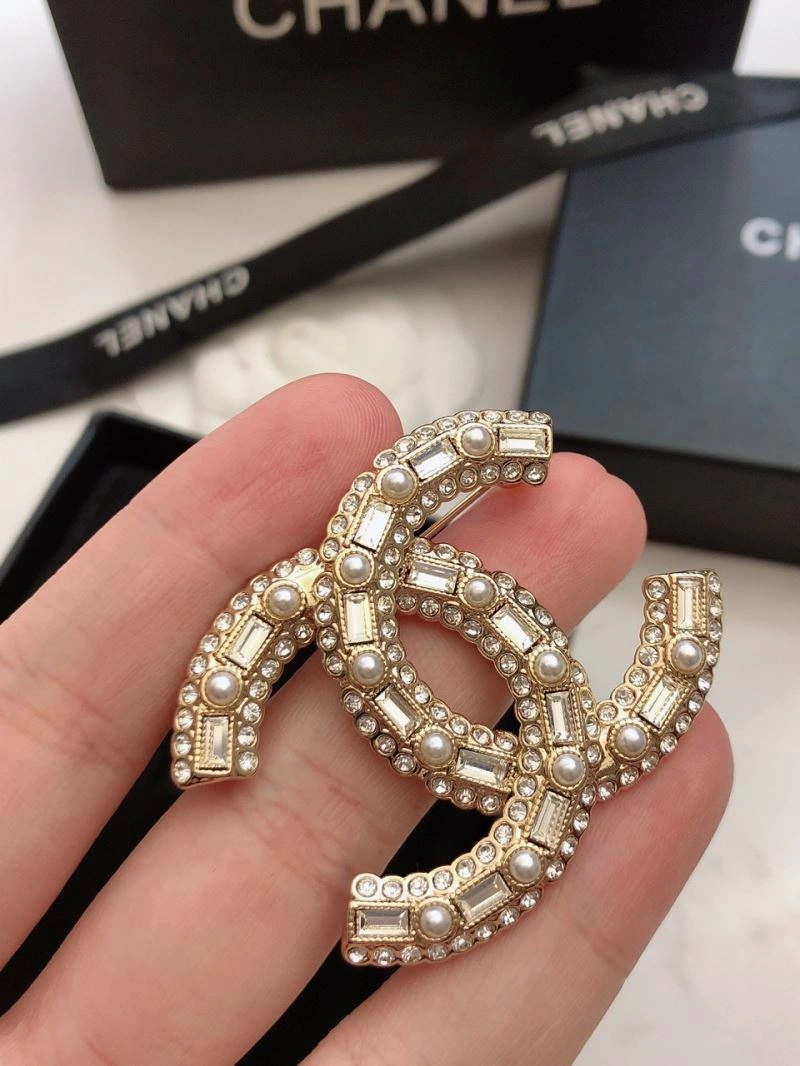 Accurate model Chanel Brooches