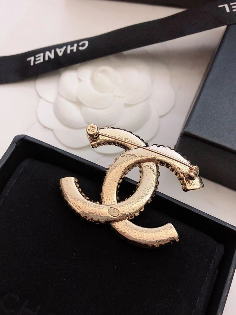 Accurate model Chanel Brooches