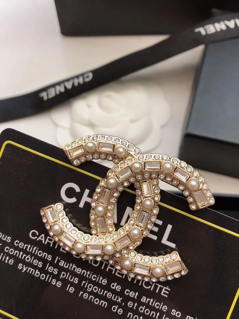 Accurate model Chanel Brooches