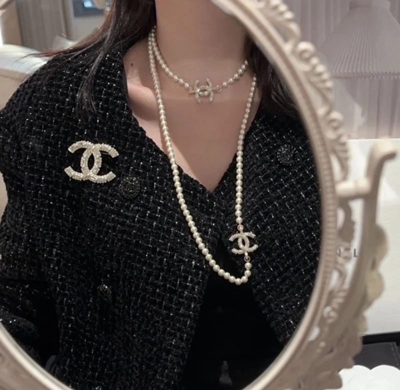 Accurate model Chanel Brooches