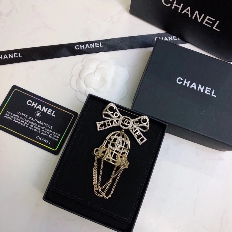 Low-cost Chanel Brooches