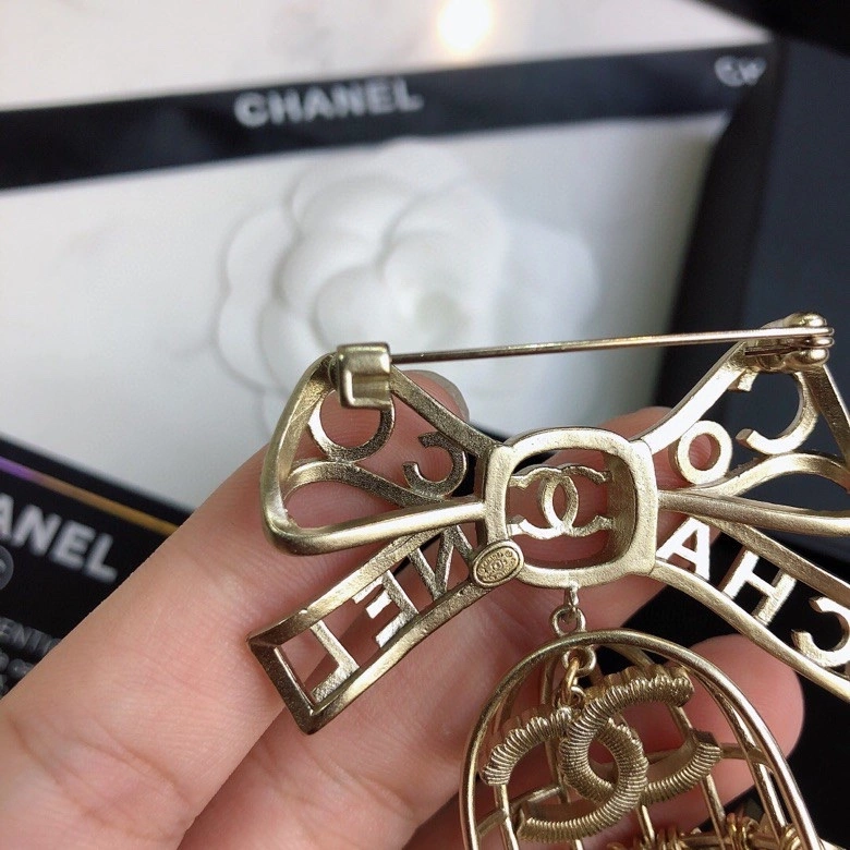 Low-cost Chanel Brooches