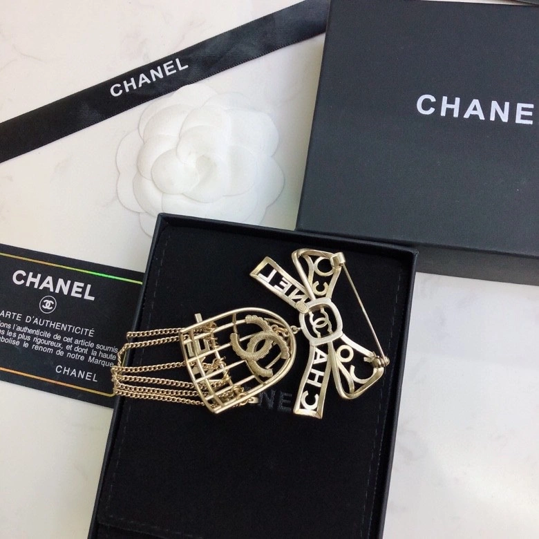 Low-cost Chanel Brooches