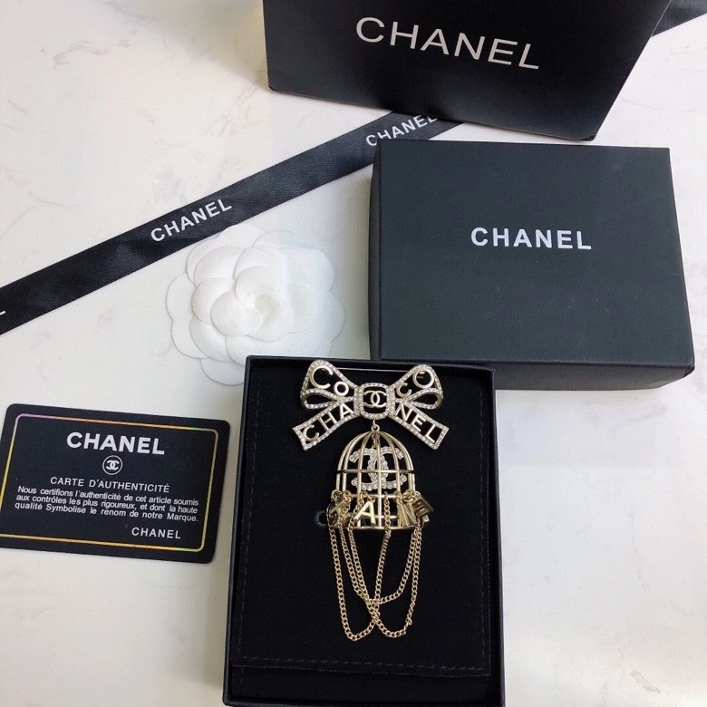 Low-cost Chanel Brooches