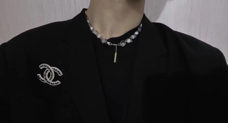Brand-original Chanel Brooches