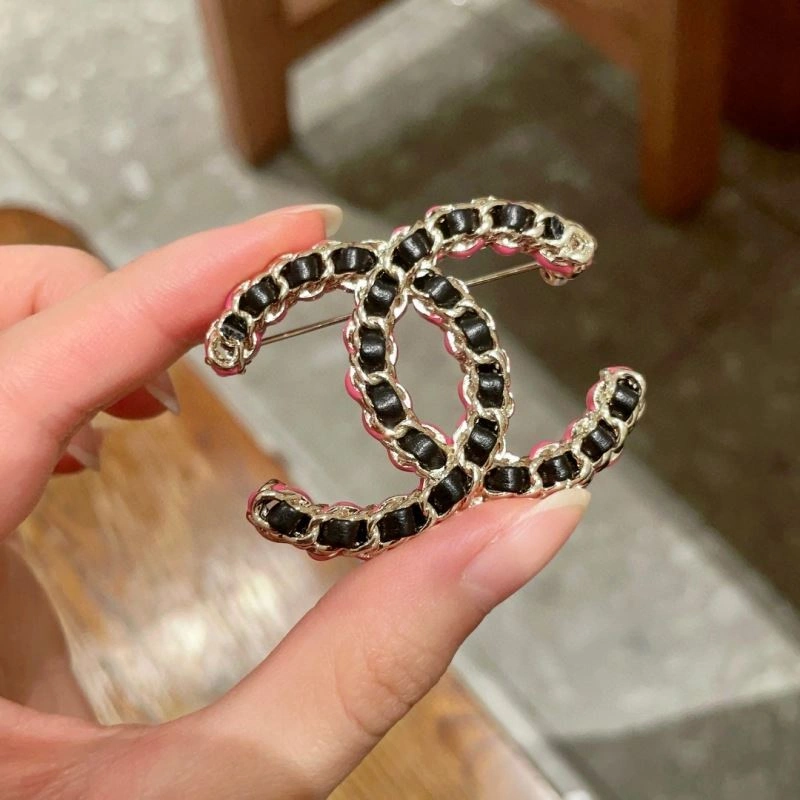 Low-cost Chanel Brooches