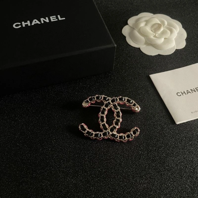 Low-cost Chanel Brooches