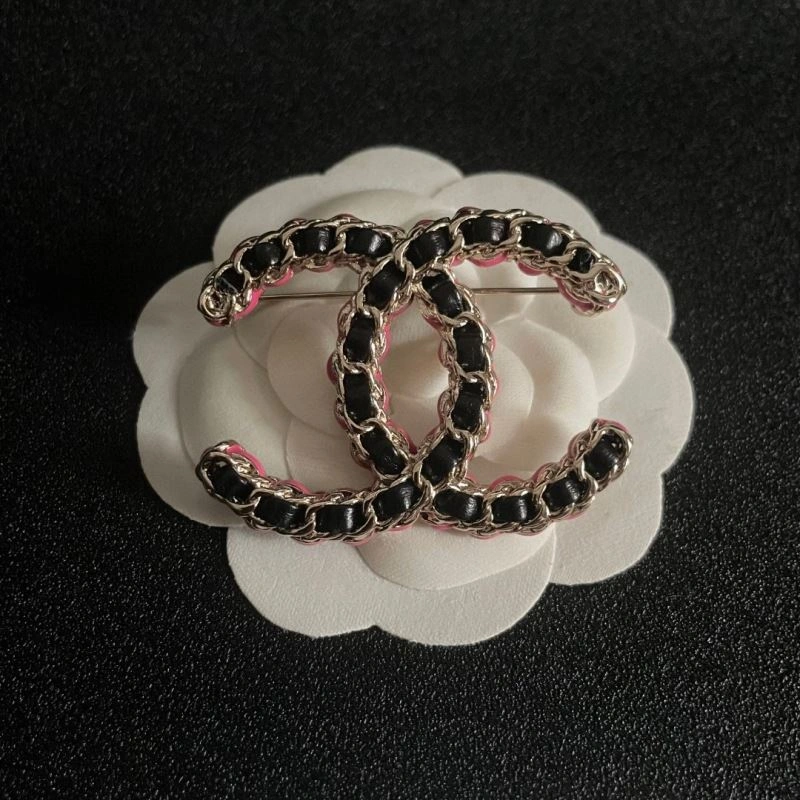 Low-cost Chanel Brooches