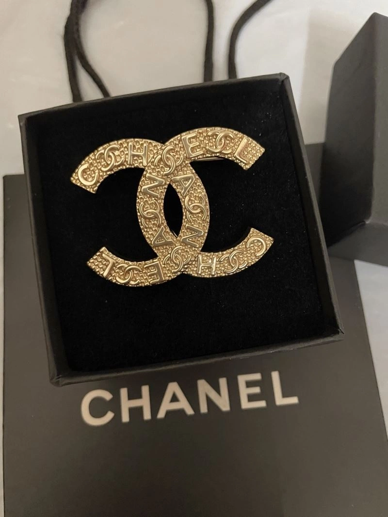 Low-cost Chanel Brooches
