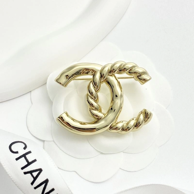 Low-cost Chanel Brooches