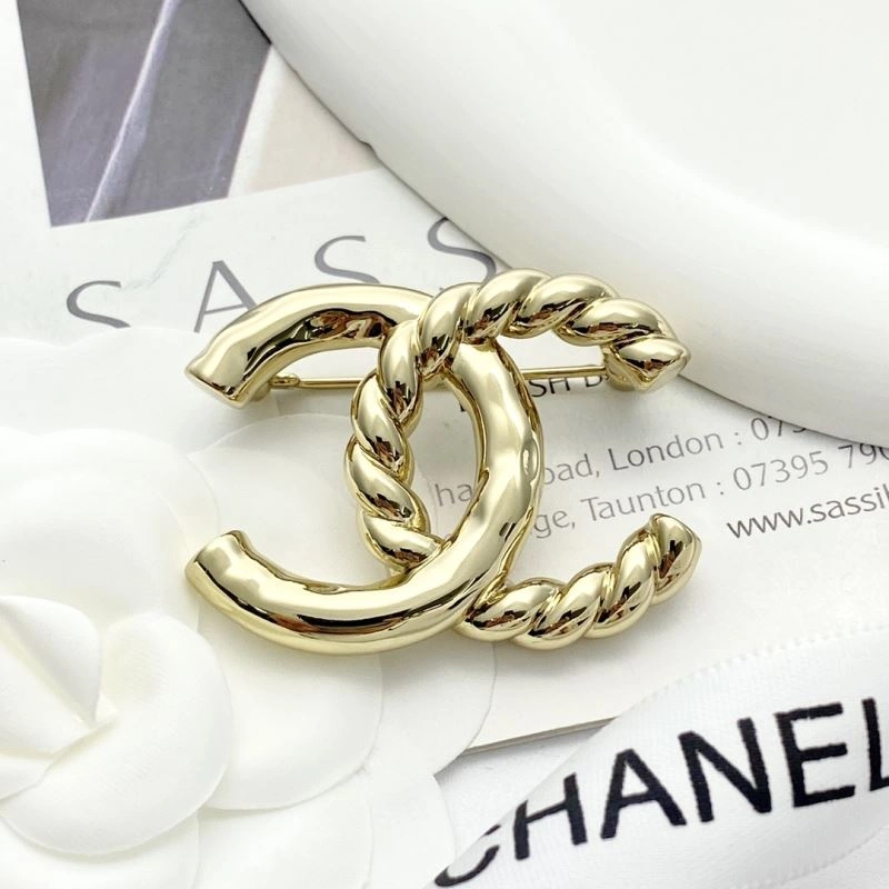 Low-cost Chanel Brooches